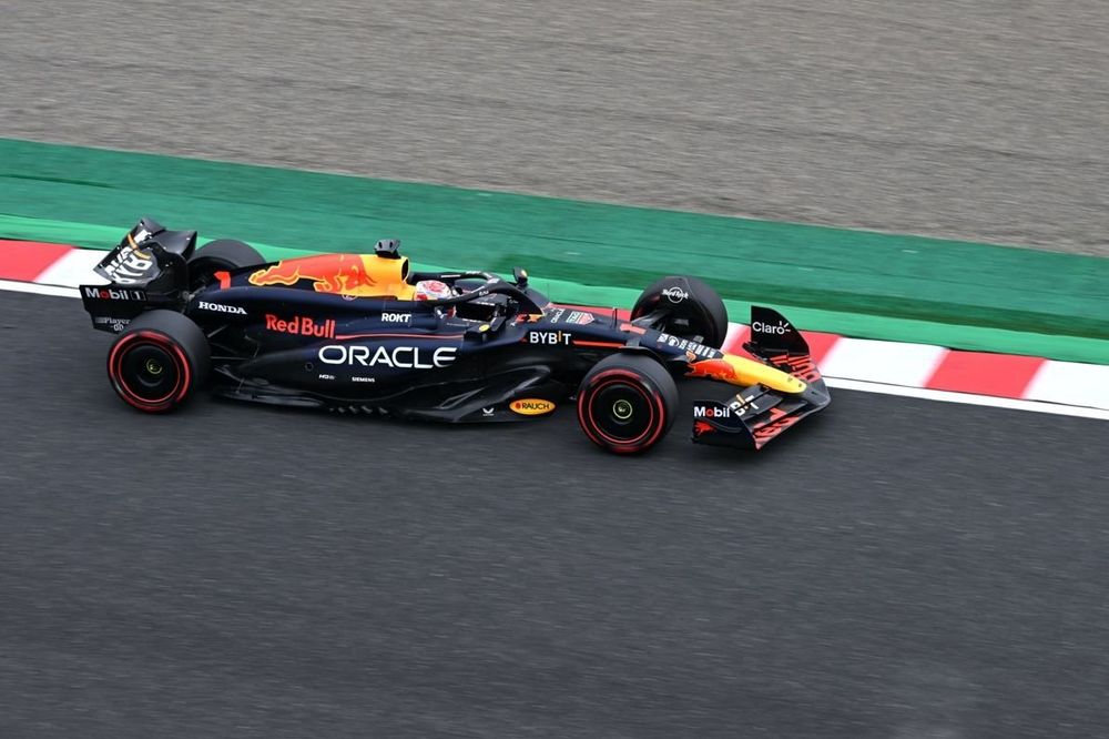 F1 | Suzuka, Libere 1: subito Verstappen, ma Sainz è molto vicino