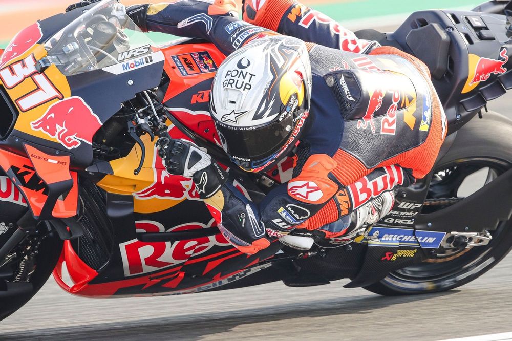 MotoGP | Acosta recupera alcune parti della KTM 2024: "È tornato il sole"