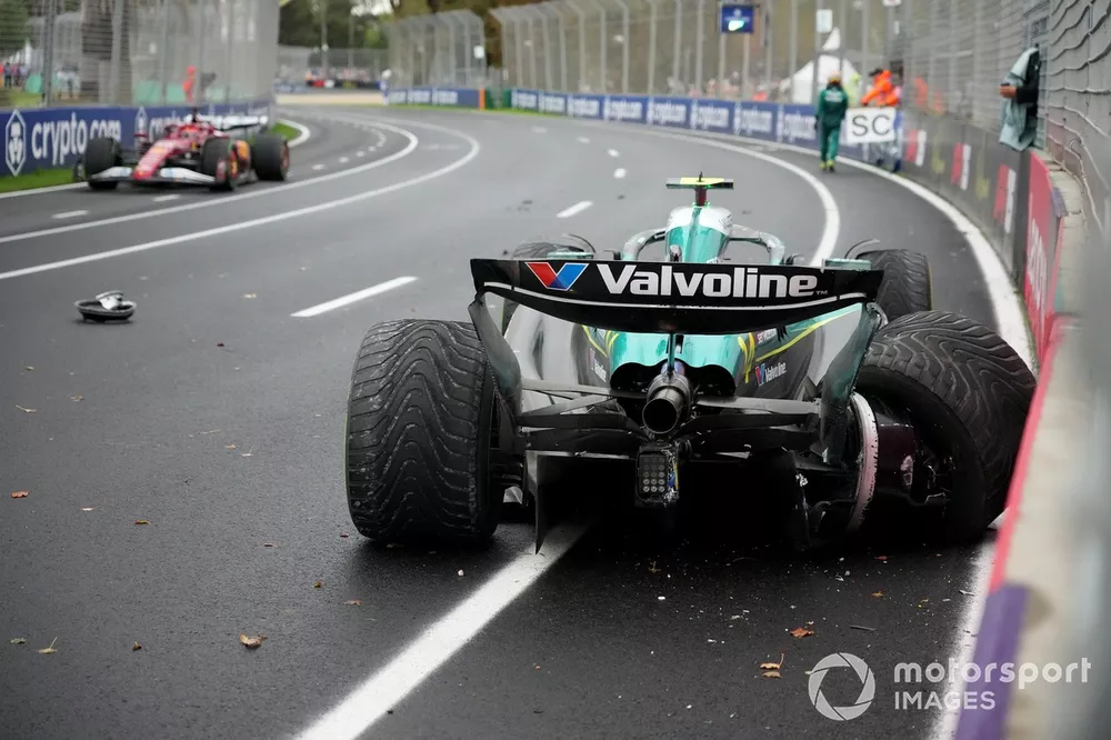 Fernando Alonso spins out of Australian GP as he hits wall