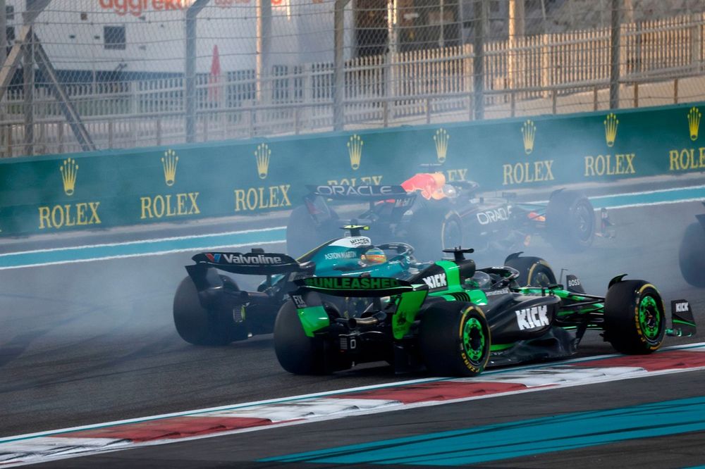 Utólag megbüntették a csapatától távozó F1-es pilótát! – hivatalos