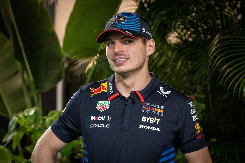 F1-teambazen reageren op 'taakstraf' Max Verstappen