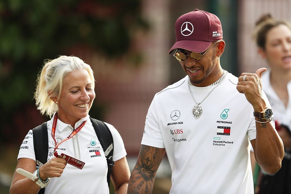 Quién es Angela Cullen, clave en el éxito de Lewis Hamilton