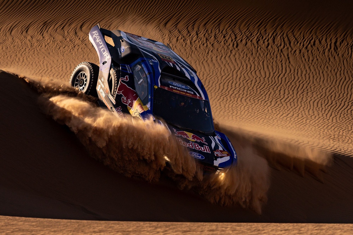 Ford domineert elfde etappe, Al-Attiyah ziet concurrent wegvallen