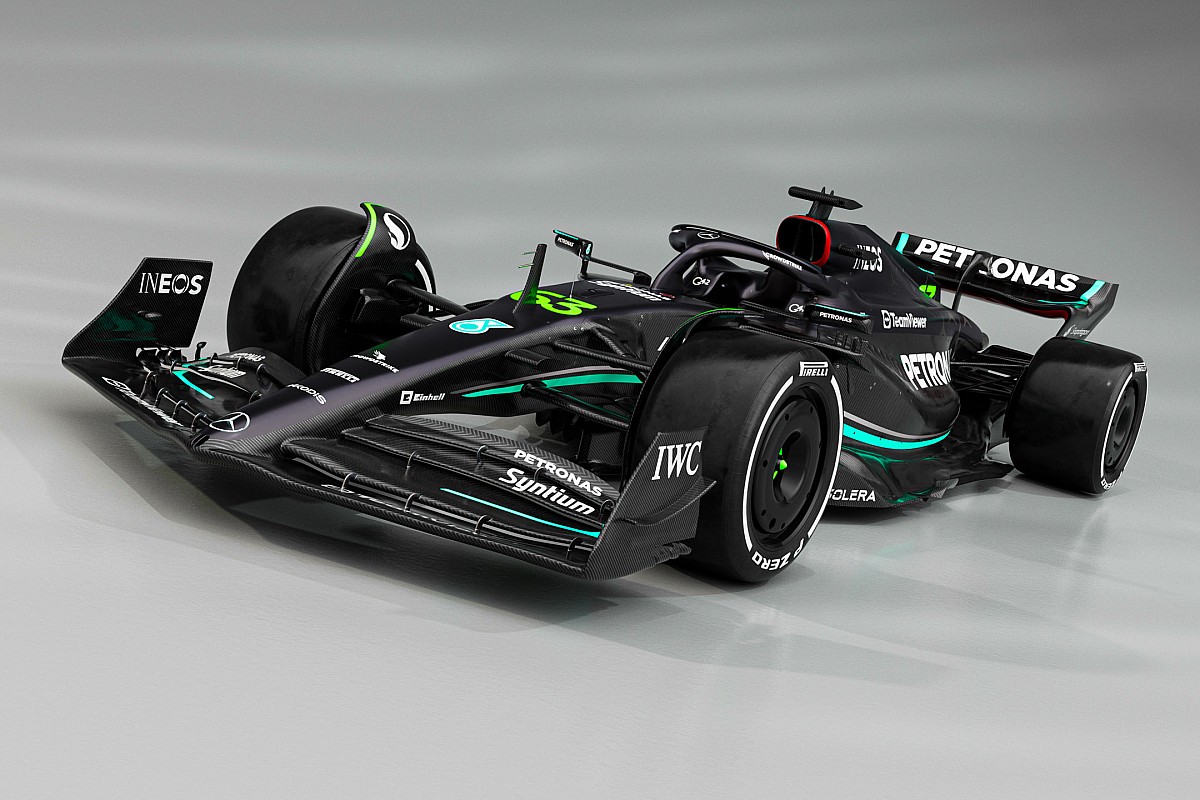 Mercedes presenteert nieuwe F1-auto Hamilton en Russell met zwarte livery