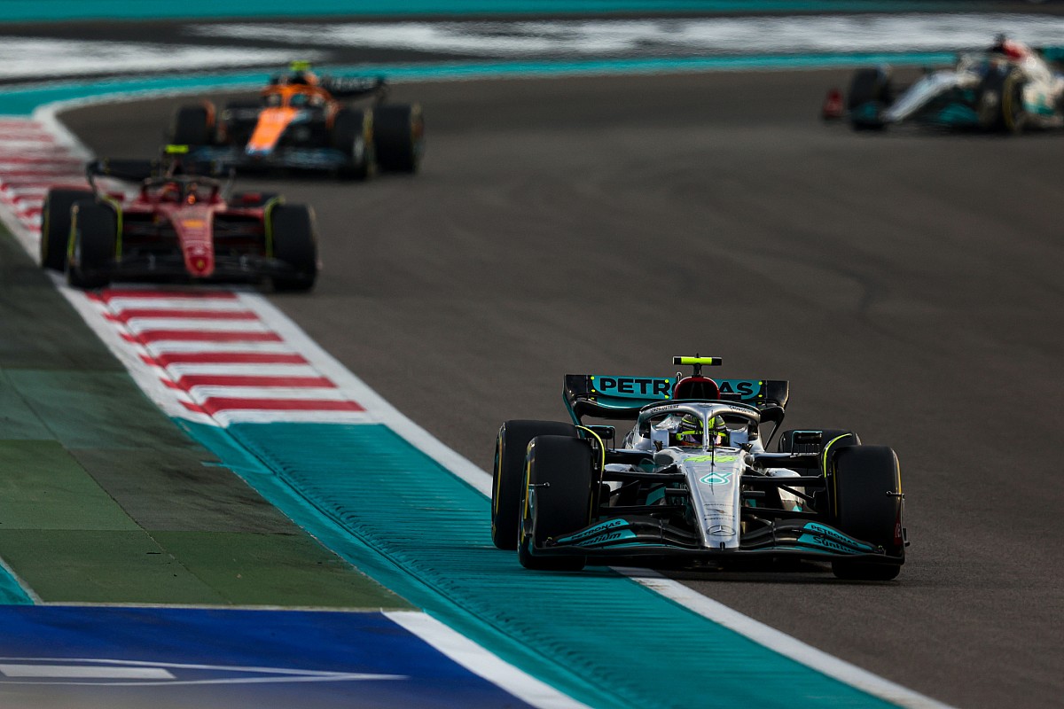 Hamilton’s sour Abu Dhabi F1 race “sums up the whole year”