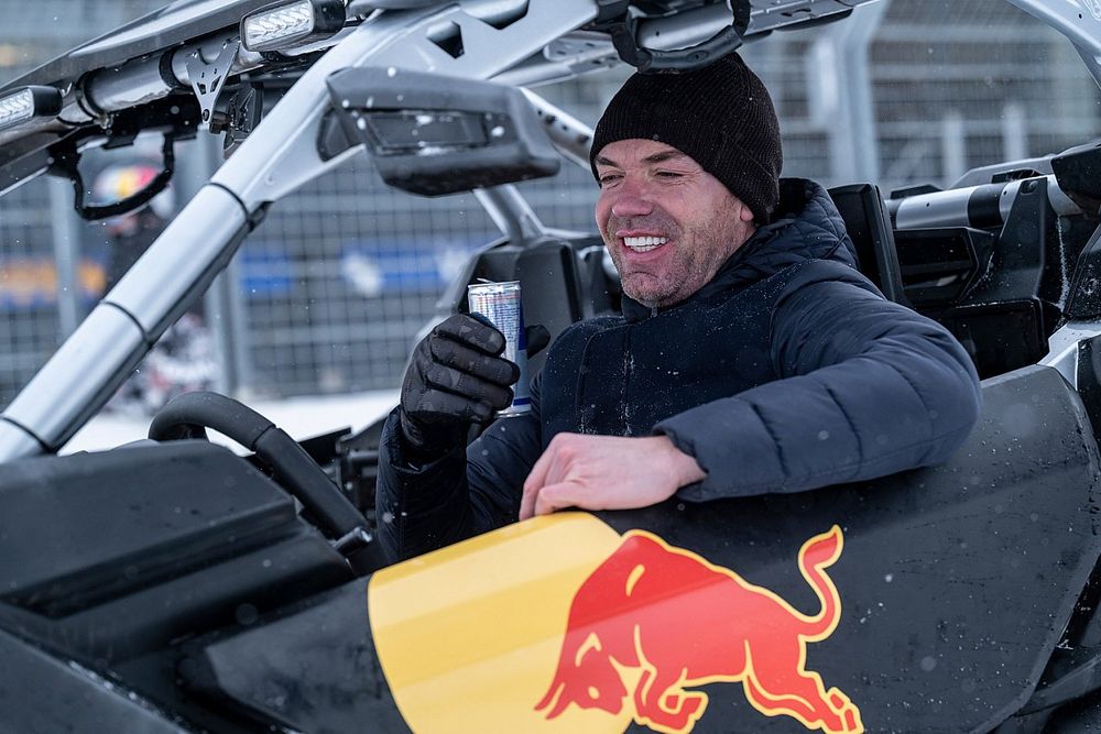 Megtámadták a Red Bull korábbi F1-es pilótáját, ellopták a Rolexét