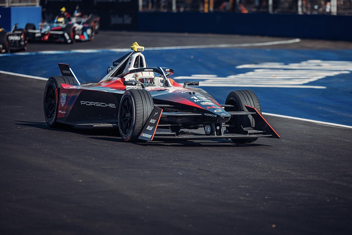 Porsche takes lead in Formula E championship with podium in India