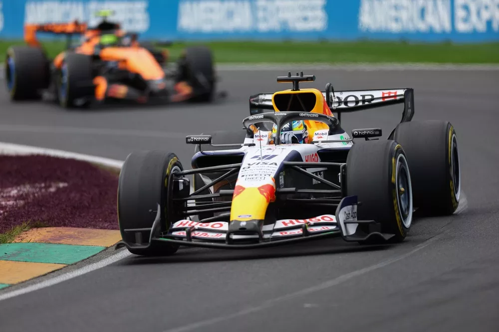 Lindblad, Verstappen ile mücadelesi hakkında: "Buraya savaşmaya geldim"