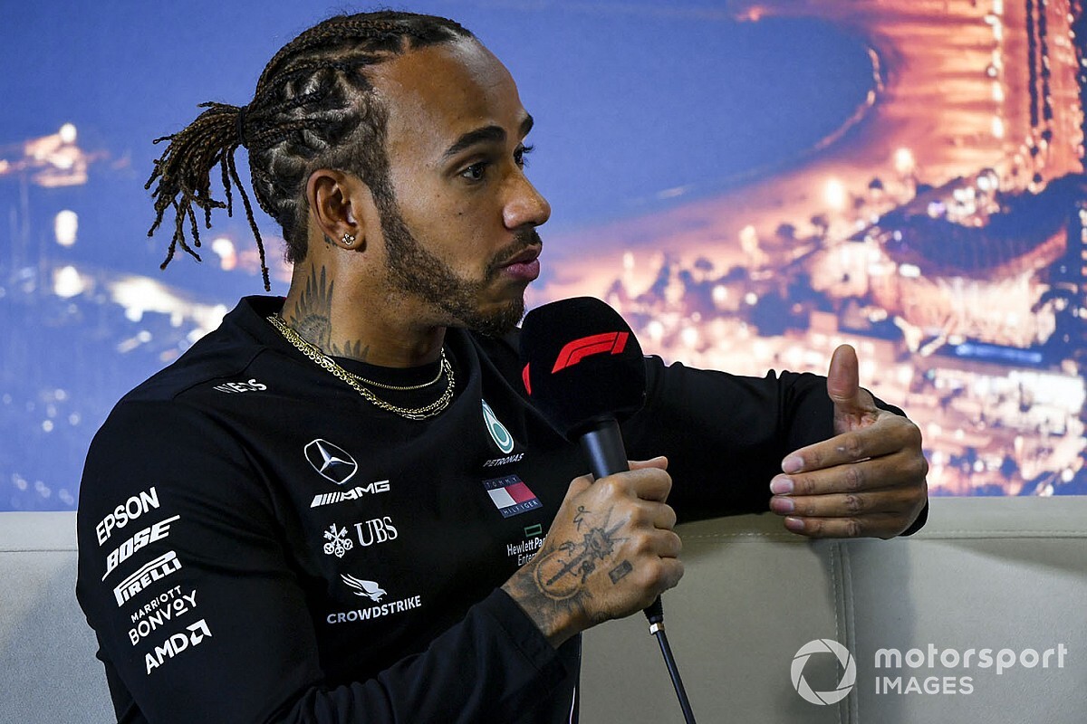 Hamilton: "Shocking" that Australian GP is still on