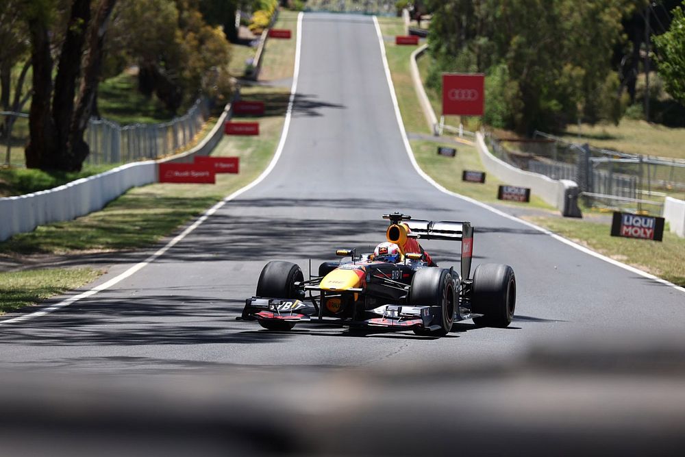 Lawson, sin récord en su exhibición con Red Bull F1 en Bathurst