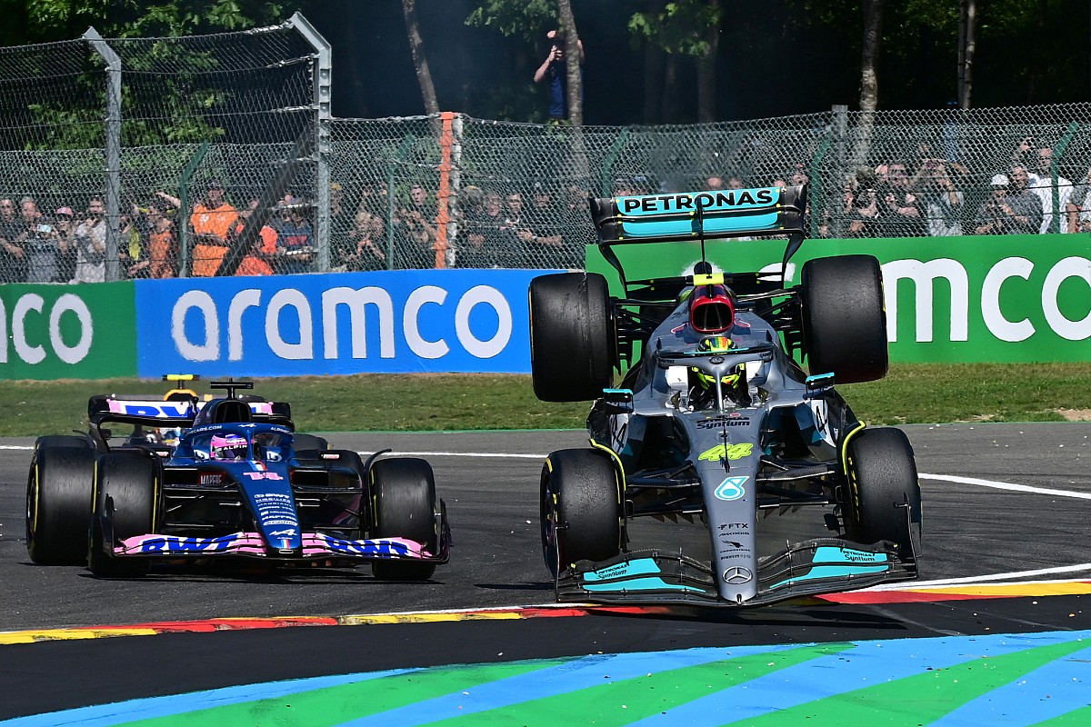 Hamilton: "Mercedes, Spa'daki motorumu tamir edebileceğini düşünüyor"