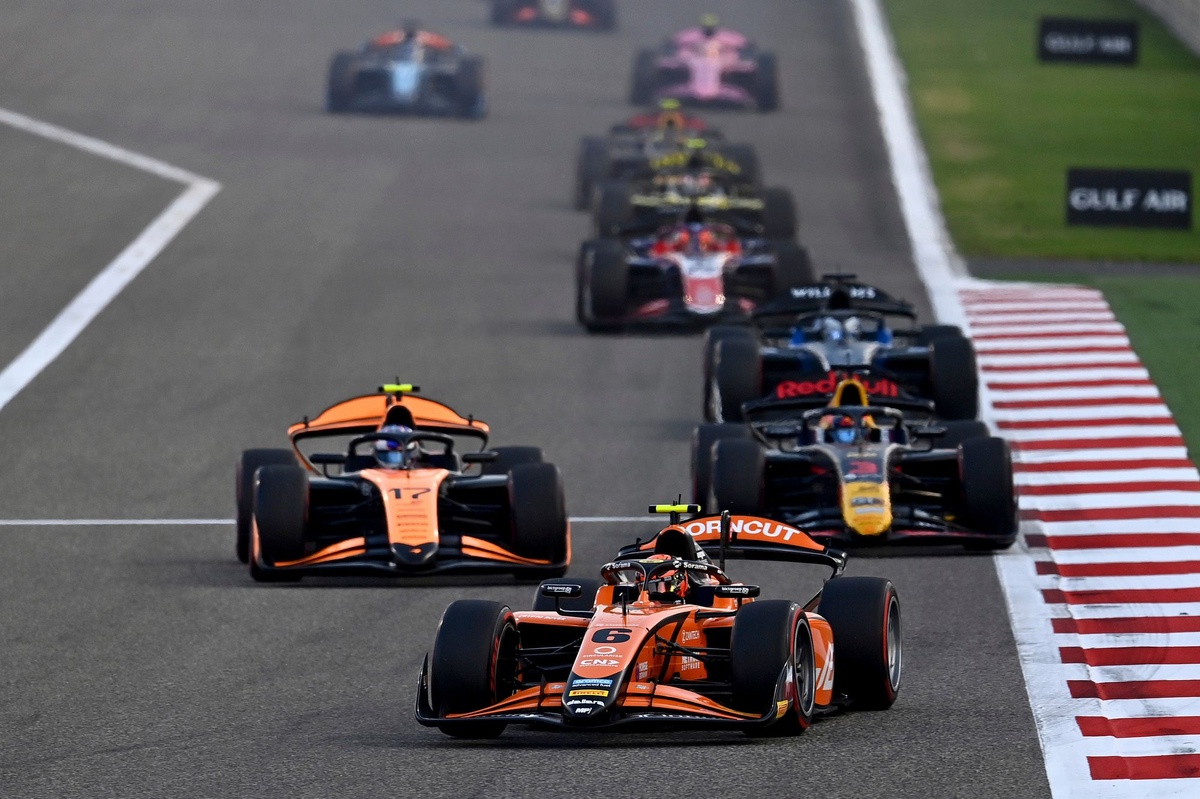 Dunne wint tactische F2-race, Verschoor naar P6