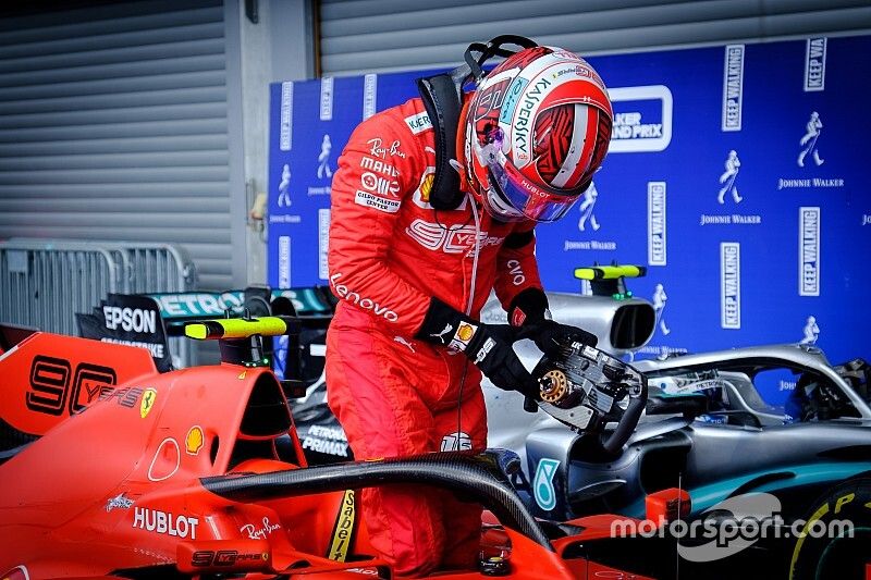 Leclerc többször is a falban látta magát a pole-körén