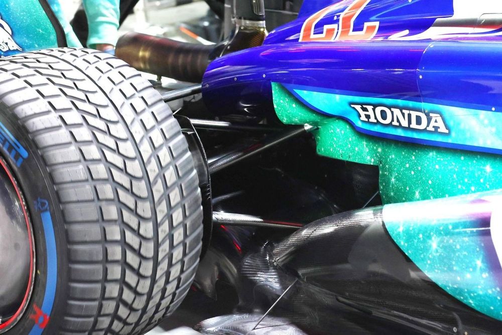 RB monta la suspensión trasera del Red Bull RB20 en Las Vegas