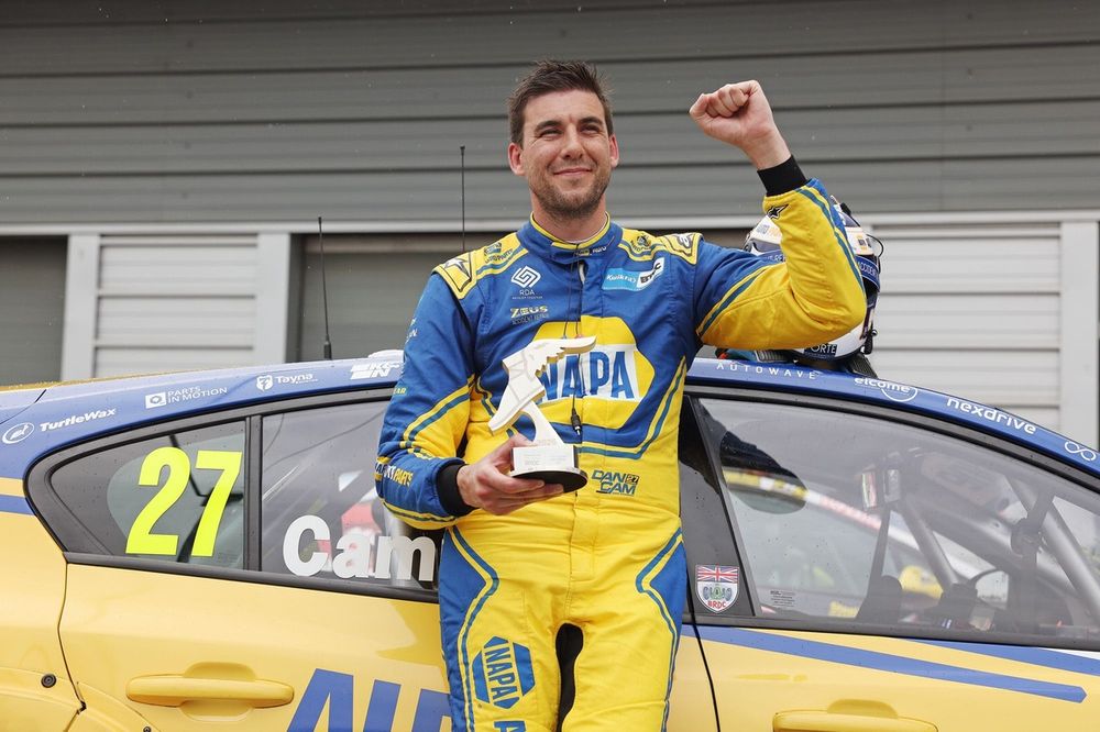 BTCC Snetterton: Cammish beats Ingram to claim pole