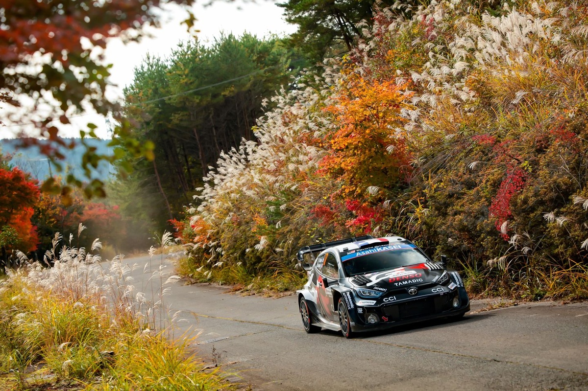 WRC Rally Japan: Ogier beats Evans to take title fight down to the wire