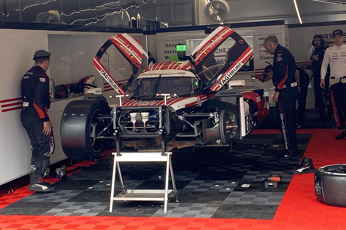 Porsche Penske’s IMSA GTP title hopes hit by major Petit Le Mans crash