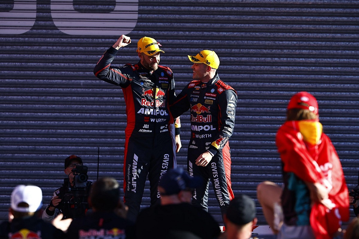 Bathurst 1000: Van Gisbergen/Stanaway take dominant victory