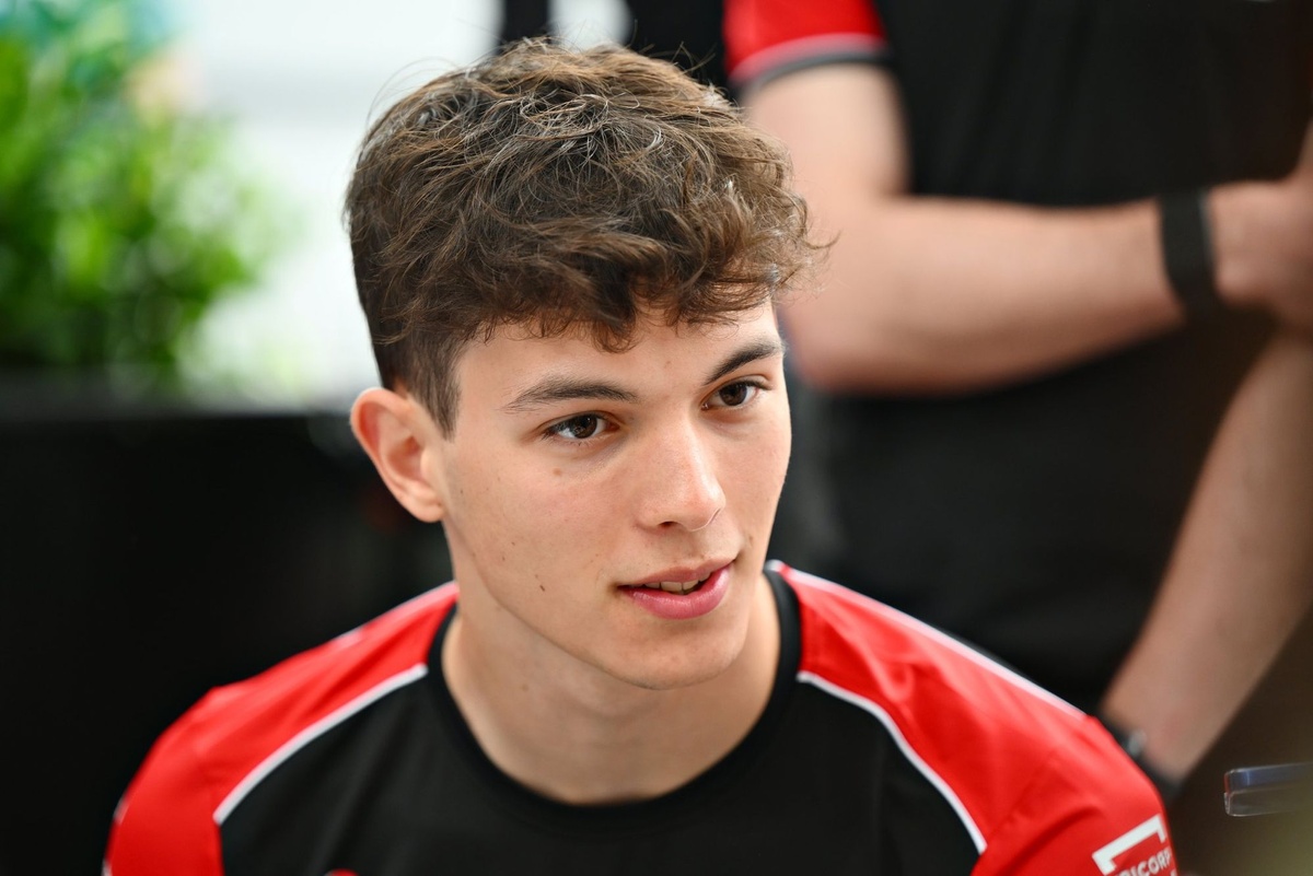 VÍDEO F1: Bearman bate forte e 'detona' carro no TL1 da Austrália