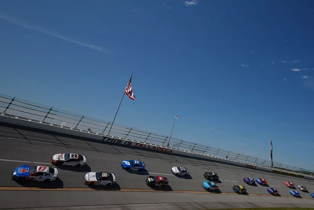 Christopher Bell okay after massive head-on crash from the lead at ...