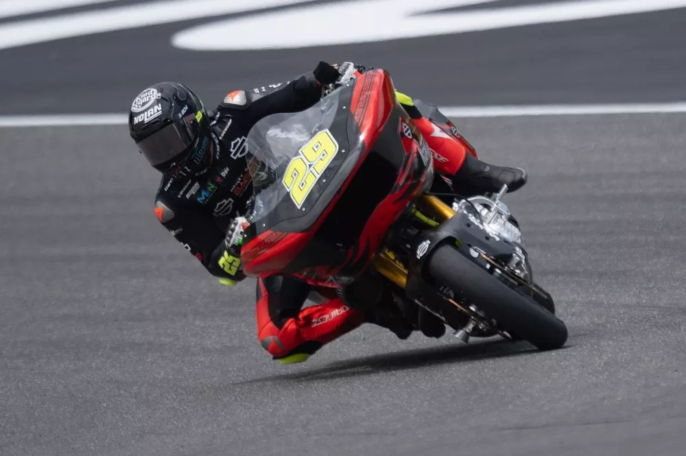 Iannone vince subito sulle Baggers al Mugello e invita Stoner: "Vieni ...