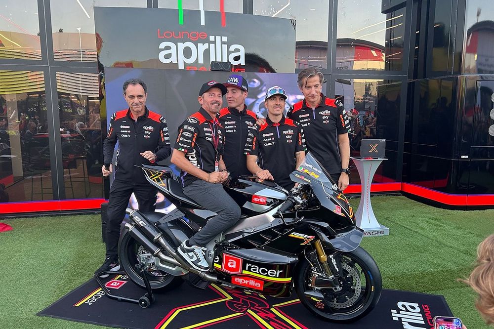 Aprilia RSV4 X ex3ma: ecco la prima moto stradale con l'effetto suolo