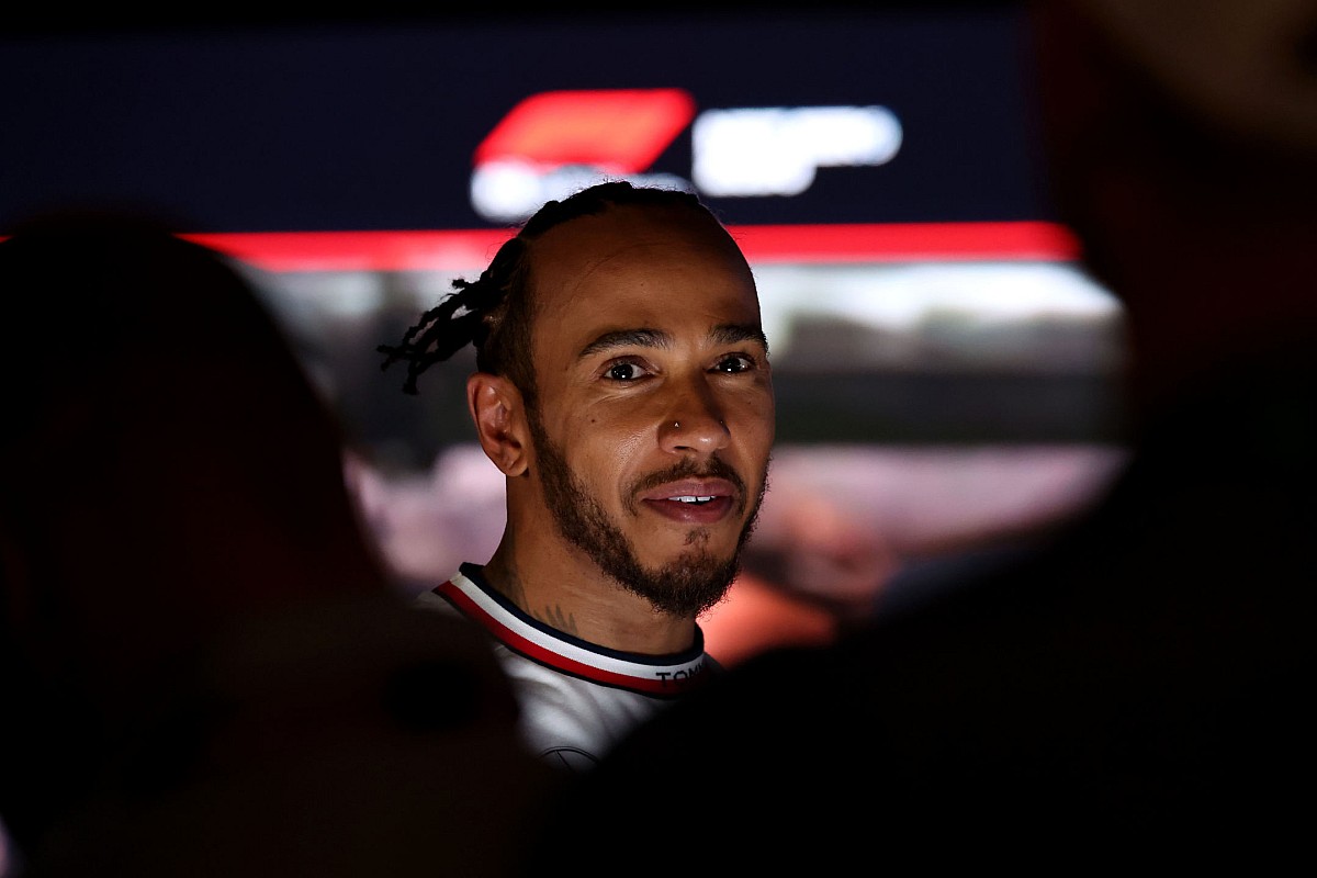 Hamilton: Mercedes up to 1.5s per lap slower than Red Bull in F1 race trim