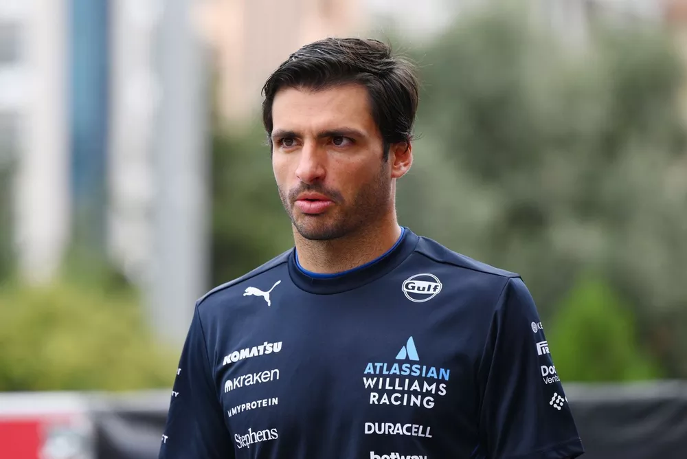 Carlos Sainz calls for full-time F1 stewards after "breakthrough" decision