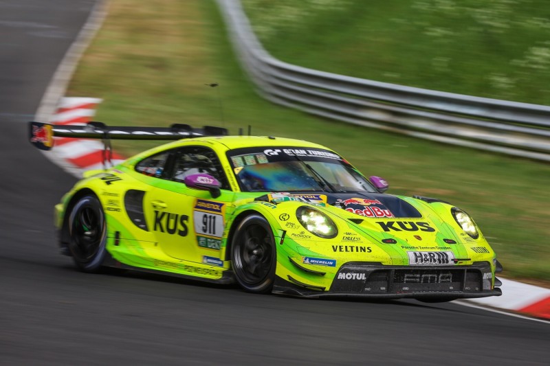 24h Nürburgring 2025: Kevin Estre coloca al Porsche "Grello" en la pole