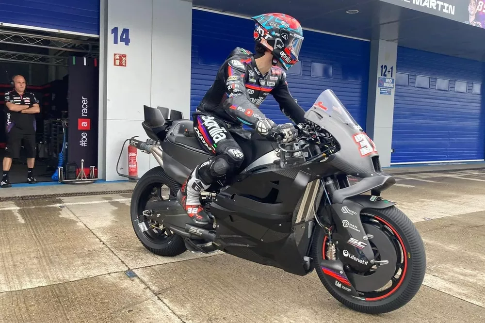 Aprilia entame ses essais avec sa MotoGP de 850cc