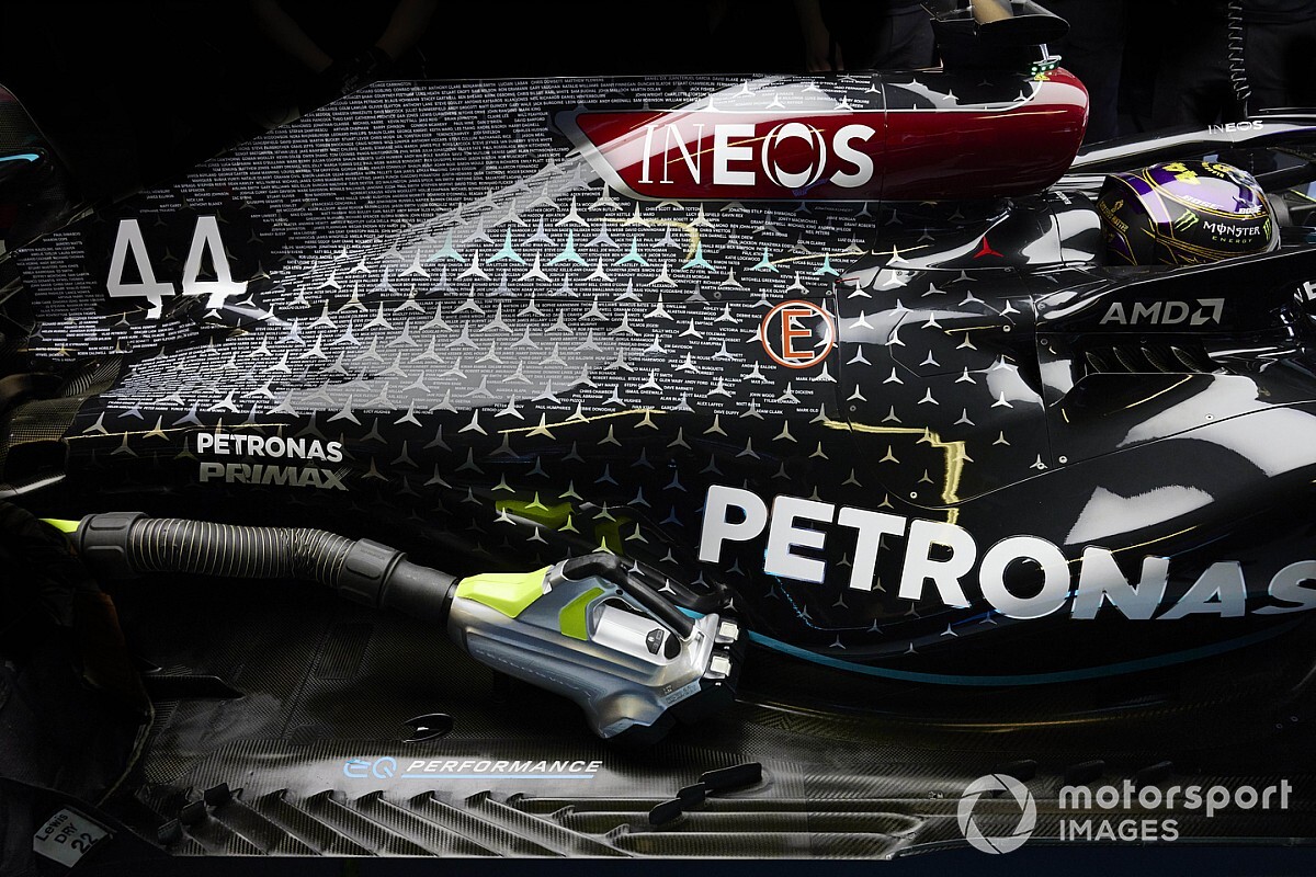 Mercedes: "Lauda yıldızı, Abu Dhabi GP'de yine aracın üzerindeydi"