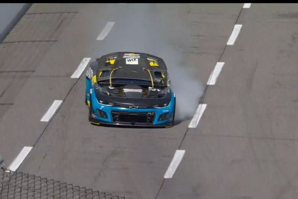 Video: Justin Haley suffers unusual hood failure in Martinsville Cup ...