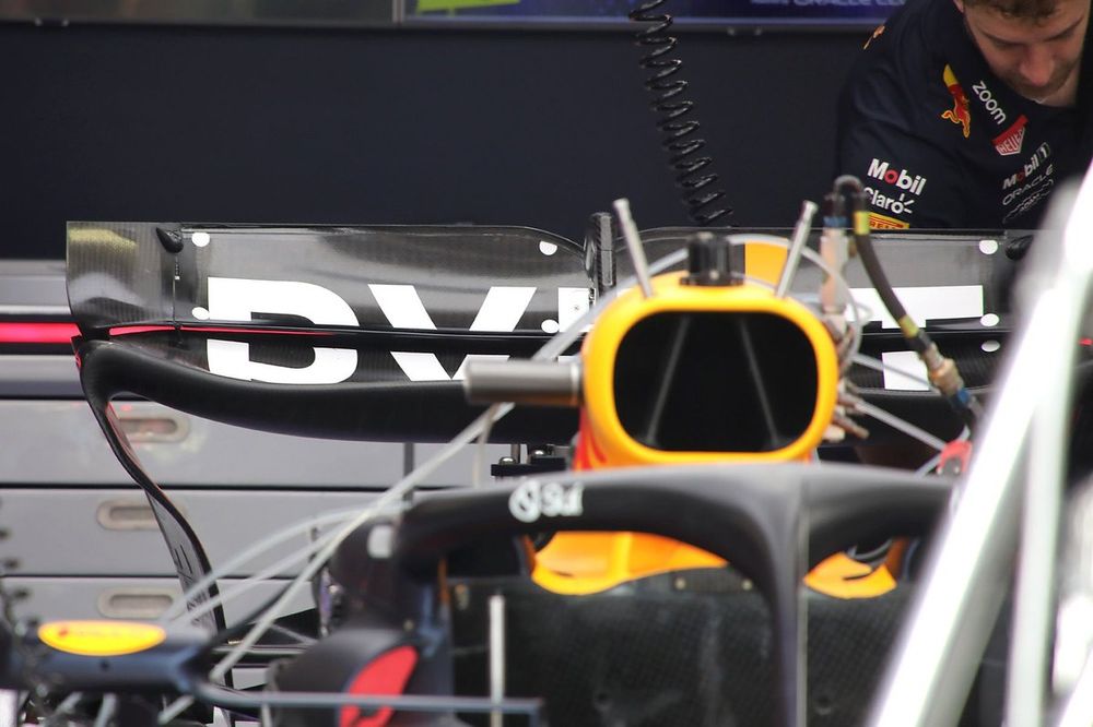 F1 | Red Bull si... carica con la nuova ala posteriore