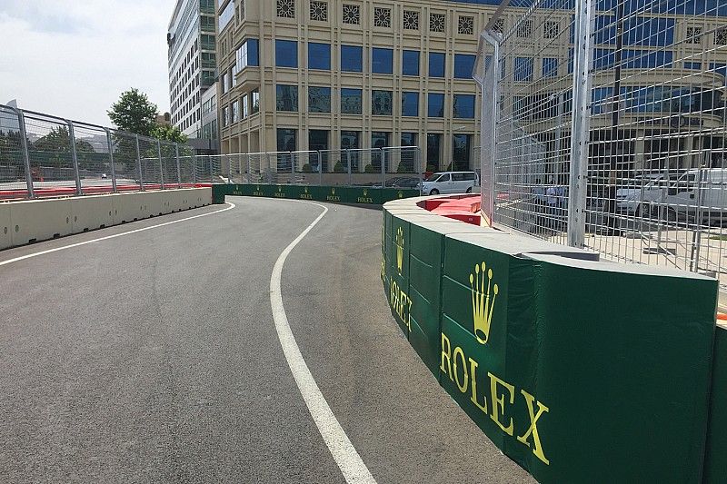 FIA makes changes to Baku kerbs and pit entry