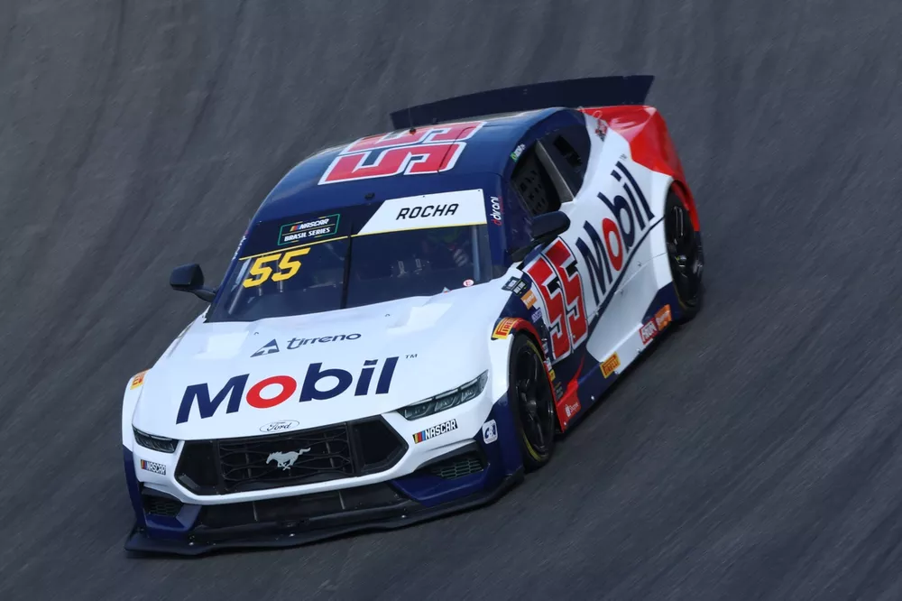 Murilo Rocha é sexto em sua primeira sprint na NASCAR Brasil