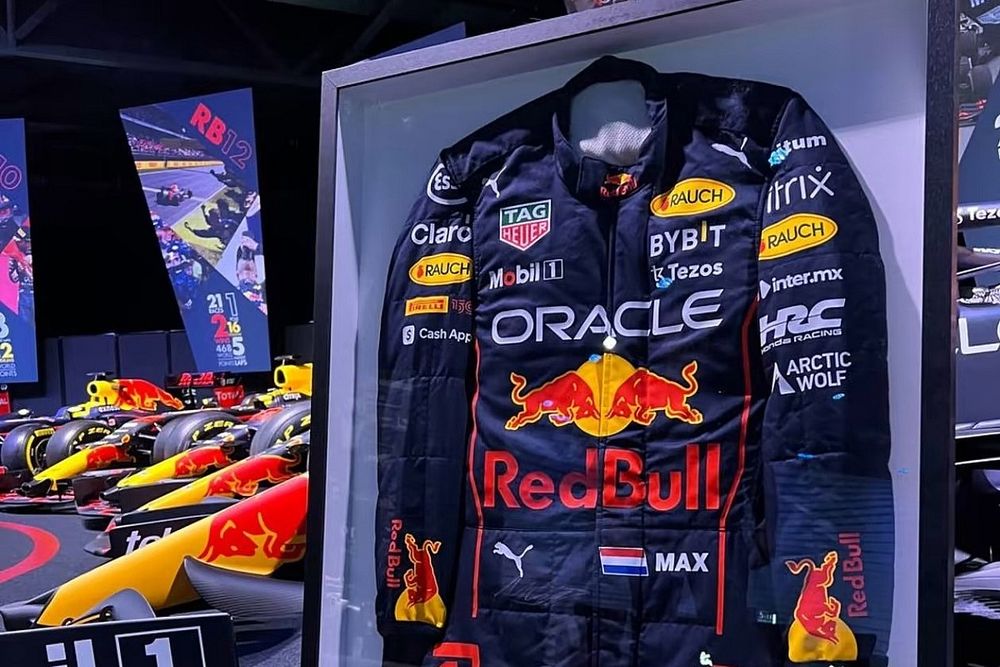 Red Bull sortea un mono firmado de Verstappen usado en F1