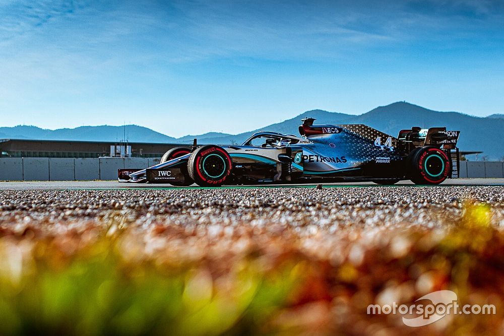 Mercedes simulerà le ruote sterzanti posteriori?