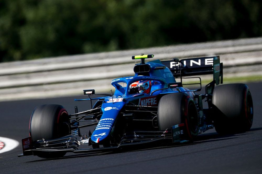 Ocon, 2021 Macaristan GP'sini kazandığı aracı teslim aldı