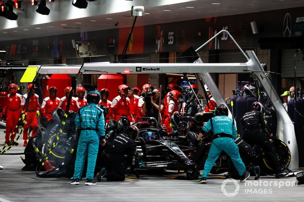 F1 | Russell: "Max? Non l'ho visto, abbiamo buttato via il podio"