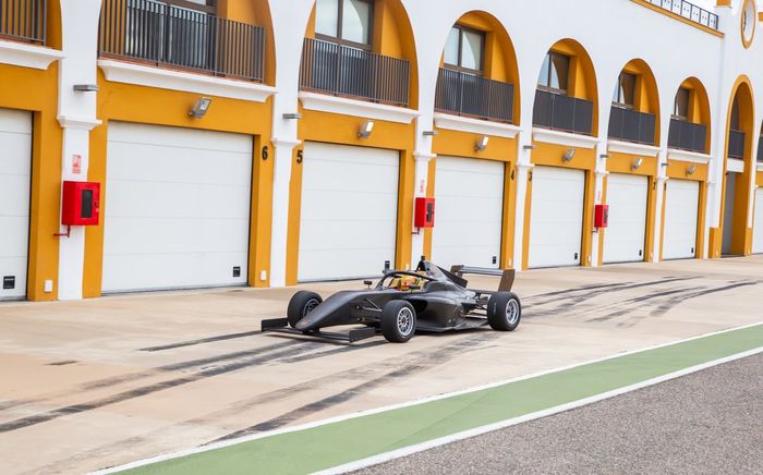 Fotos El Tc Racing De Courtois Y Merhi Ya Ha Completado Sus Primeros Test