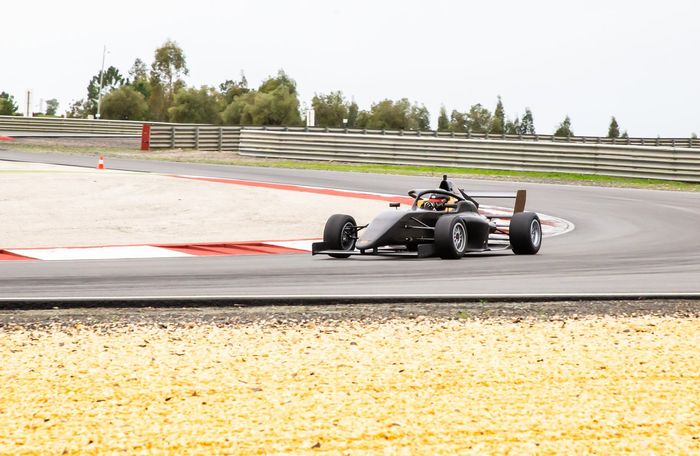 Fotos El Tc Racing De Courtois Y Merhi Ya Ha Completado Sus Primeros Test
