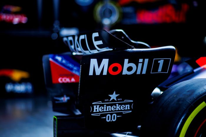 Red Bull presenta el nuevo RB21 de Verstappen para la temporada 2025