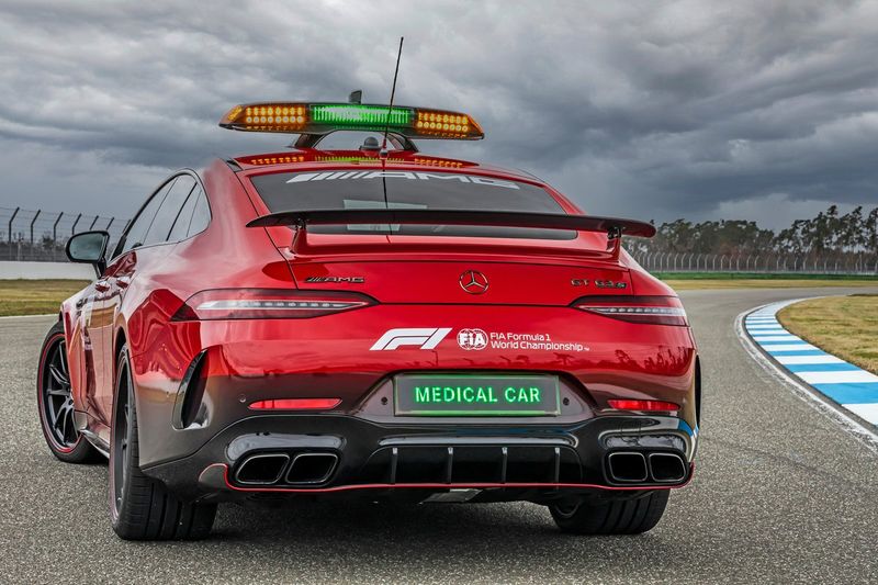 Mercedes dévoile ses nouvelles Safety Car et Medical Car