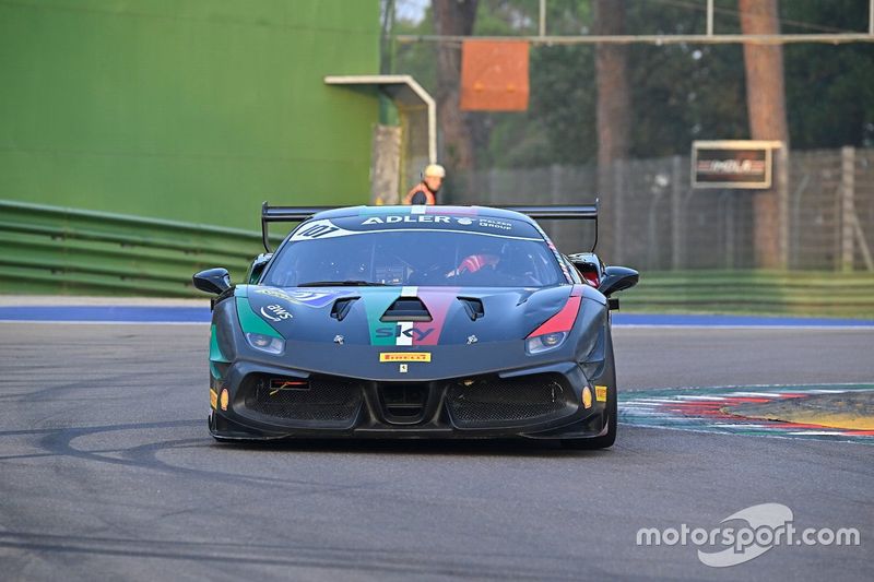 Photo Gallery Ferrari Challenge | The Friday brawl in Imola