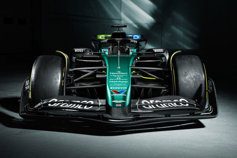 Foto's: De nieuwe Aston Martin AMR24 F1-auto uit alle hoeken