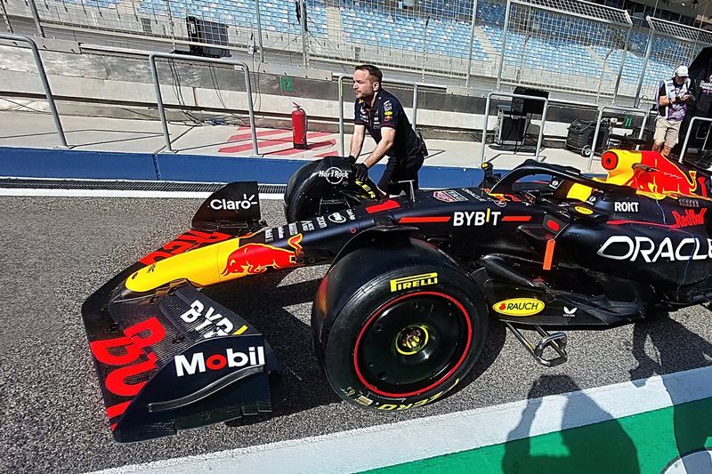 GALERÍA Y VIDEO: Debuta el RB19 de Checo Pérez y Verstappen en Bahréin