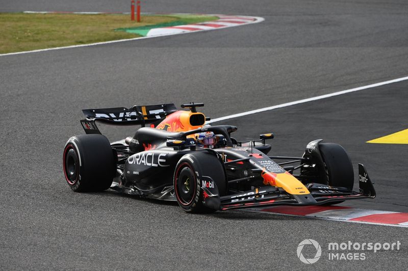 Gallery F1 | Lo spettacolo del GP del Giappone tra i ciliegi in fiore