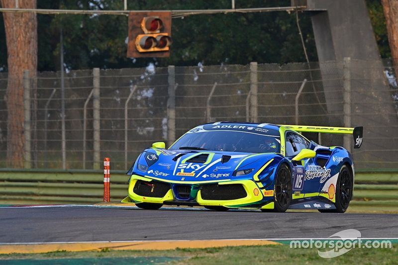 Photo Gallery Ferrari Challenge | The Friday brawl in Imola