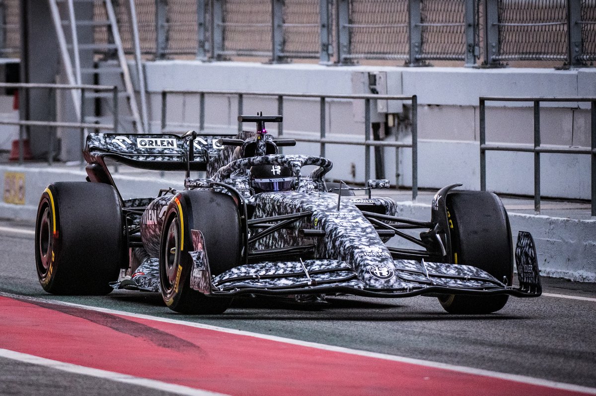 F1 | Alfa Romeo C42: il "biscione" ritorna a essere rosso