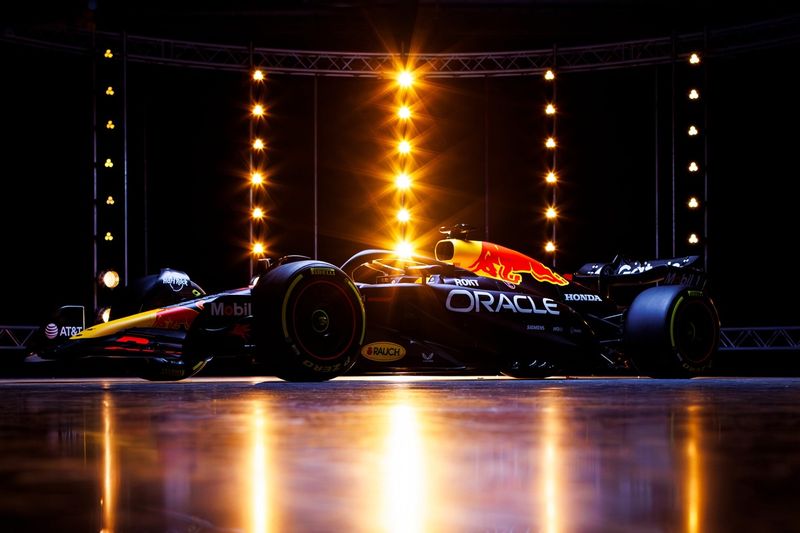 Foto’s: De nieuwe Red Bull RB21 van Verstappen en Lawson
